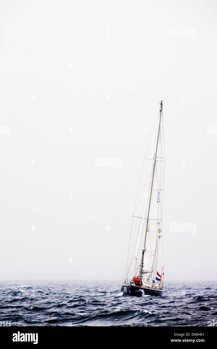 Single mast sailboat hi-res stock photography and images - Alamy