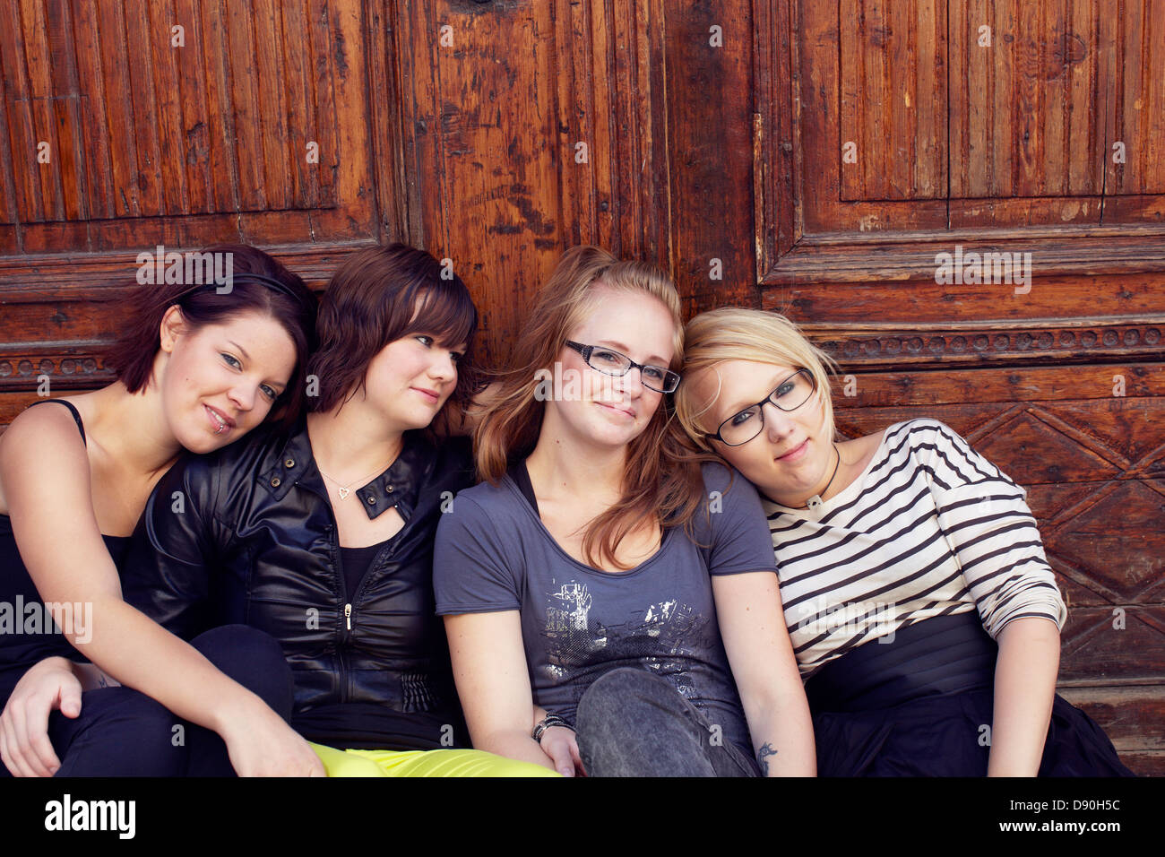 Four women sitting close together hi-res stock photography and images ...