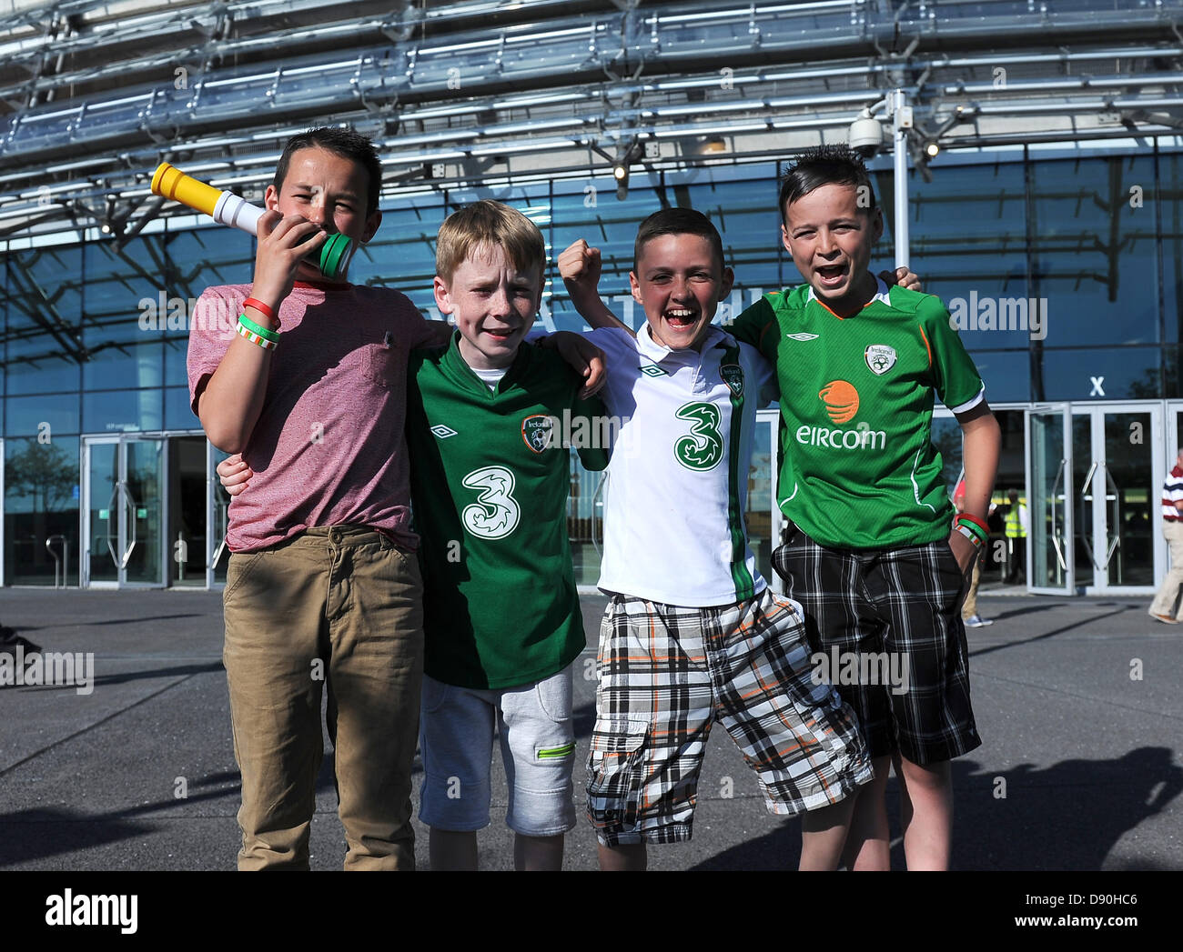 Republic of ireland fans at the aviva stadium hi-res stock photography ...
