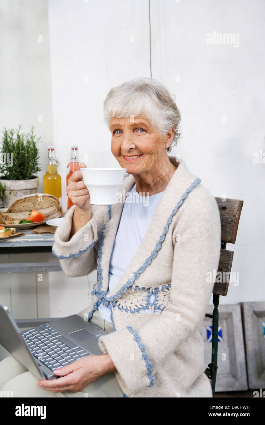 Older wome hi-res stock photography and images - Alamy