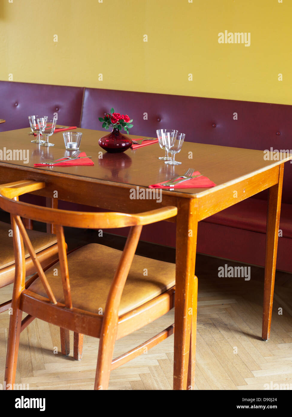 Table laid out in restaurant Stock Photo - Alamy