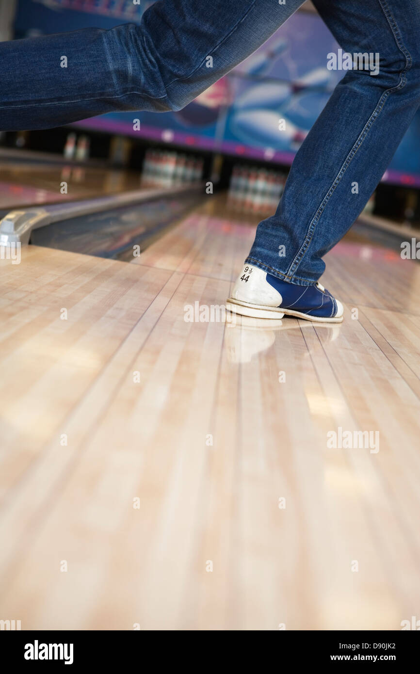 Man bowling rear view hi-res stock photography and images - Alamy
