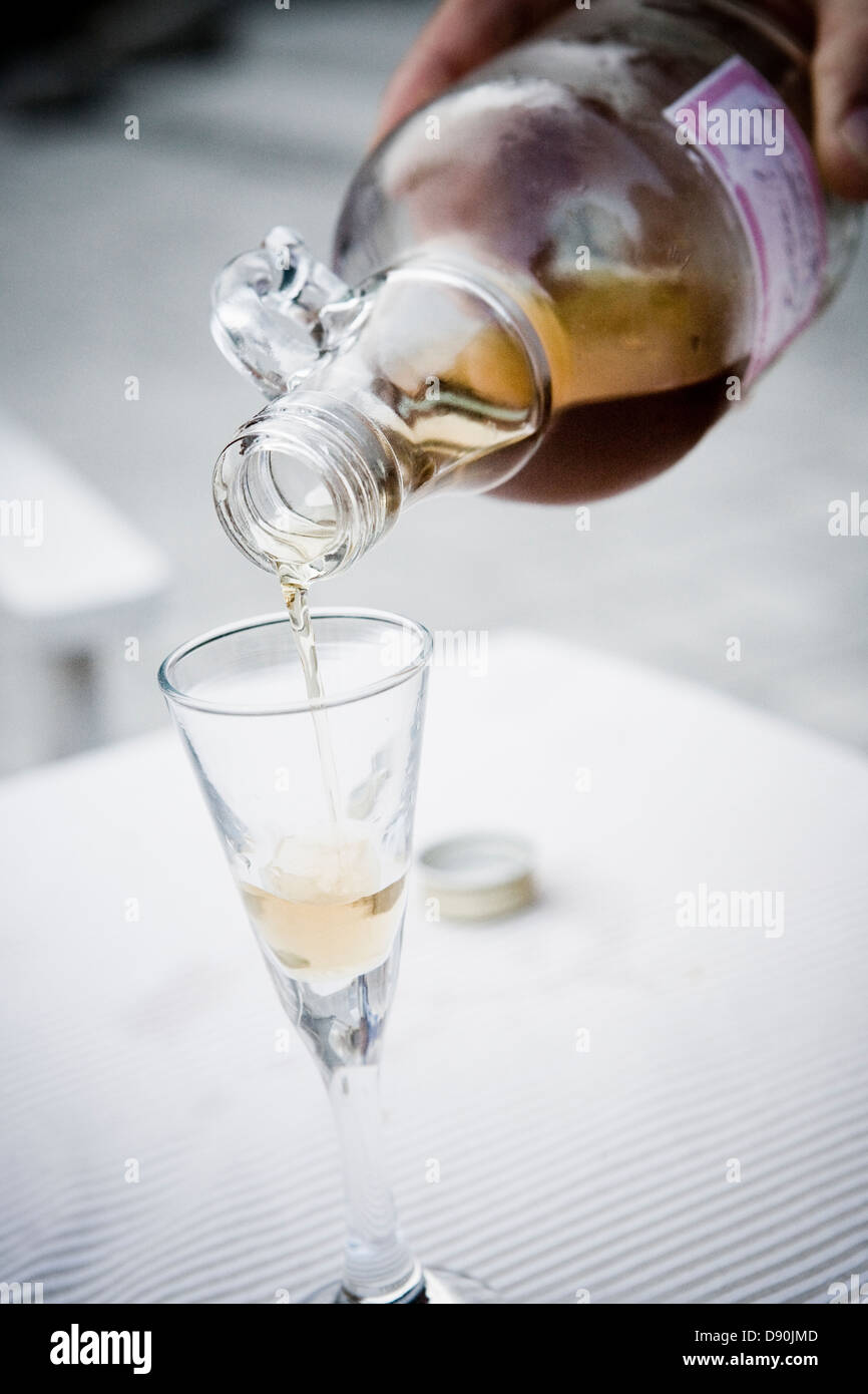 Drink being poured glass hi-res stock photography and images - Alamy