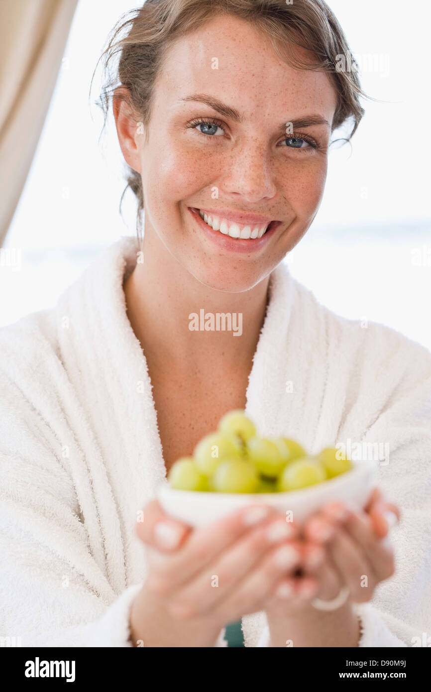 Looking at camera hands cupped smiling food and drink hi-res stock photography and images - Alamy