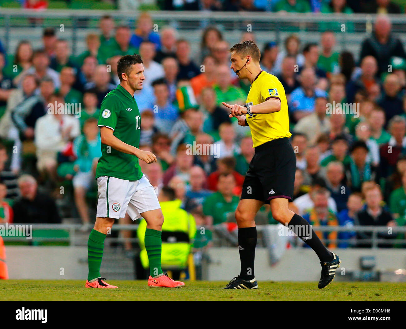 World cup 2014 football referee hi-res stock photography and images - Alamy