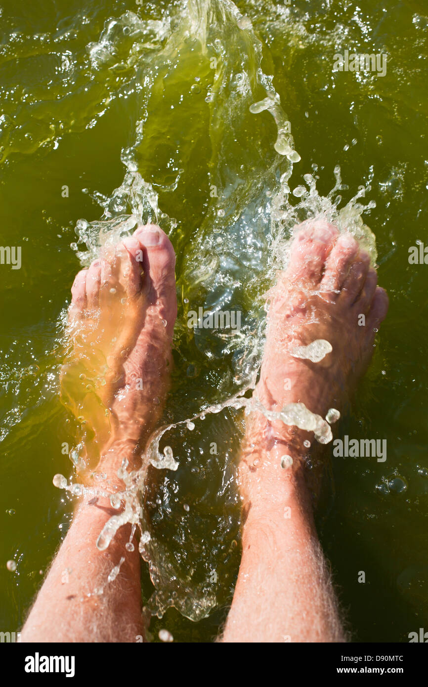 Feet water splash hi-res stock photography and images - Alamy