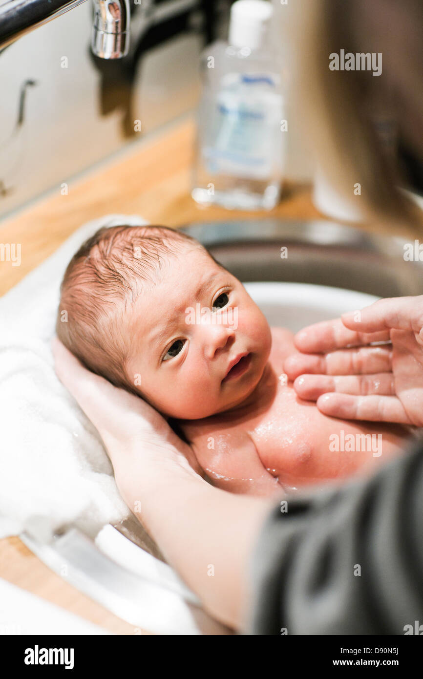Mother bathing baby hi-res stock photography and images - Alamy