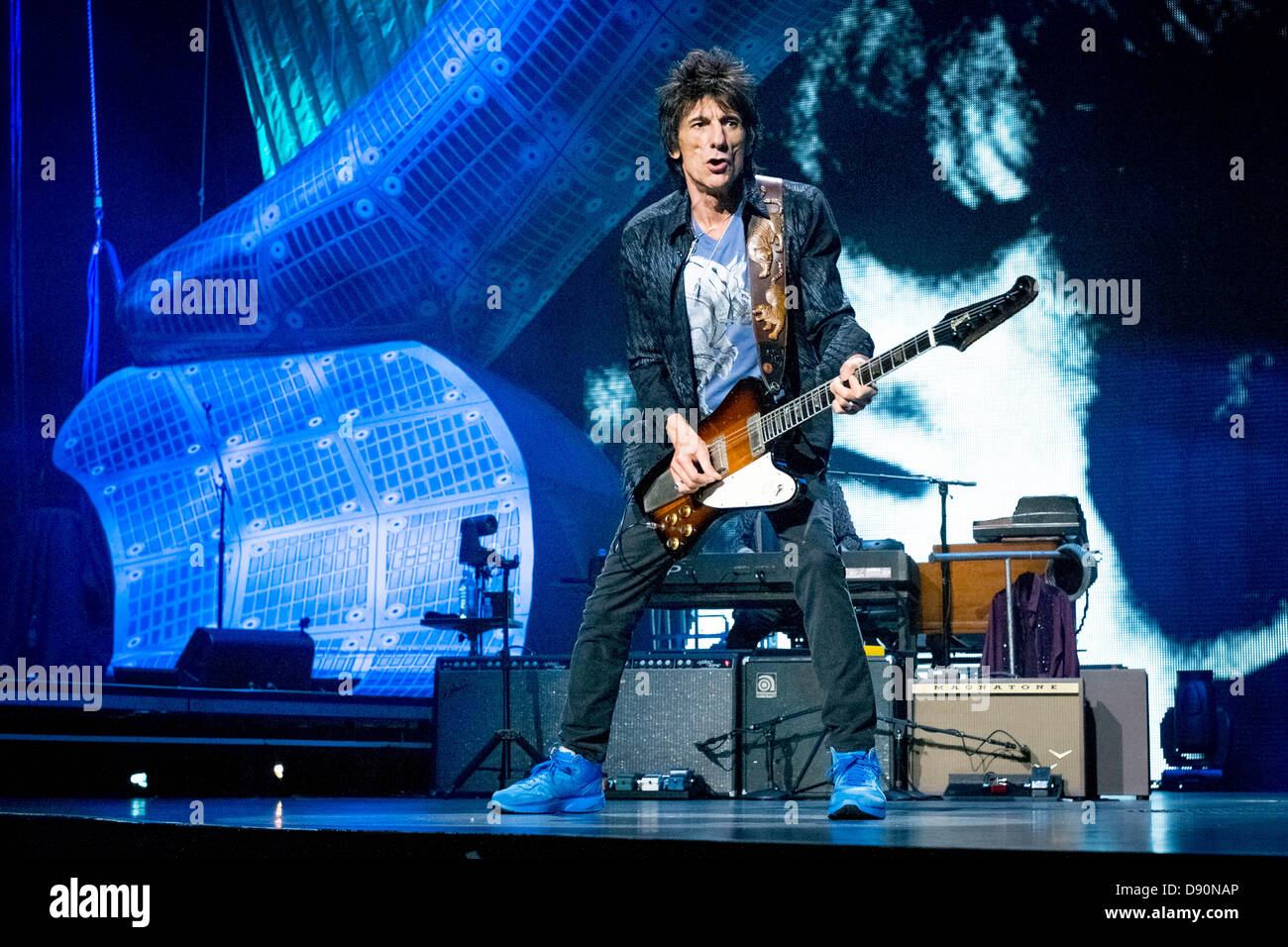 Ron wood rolling stones hi-res stock photography and images - Alamy