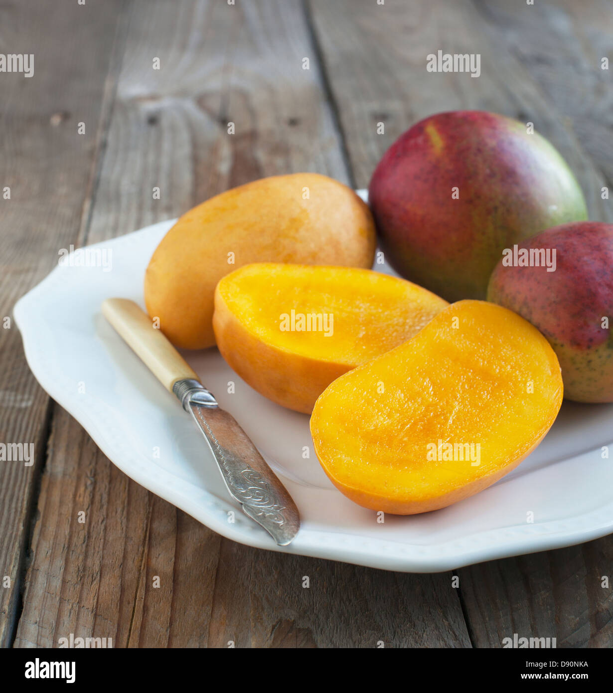 Mango peel hi-res stock photography and images - Alamy