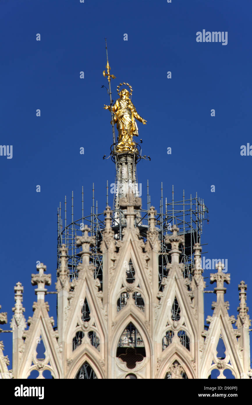 The madonnina statue hi-res stock photography and images - Alamy