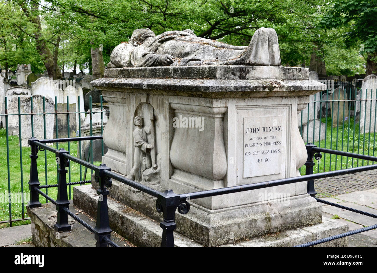 The grave of John Bunyan (1628-1688) in Bunhill Fields Burial ground, Islington, London Stock ...