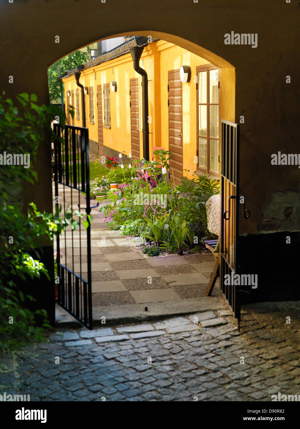 Back yard gate hi-res stock photography and images - Alamy