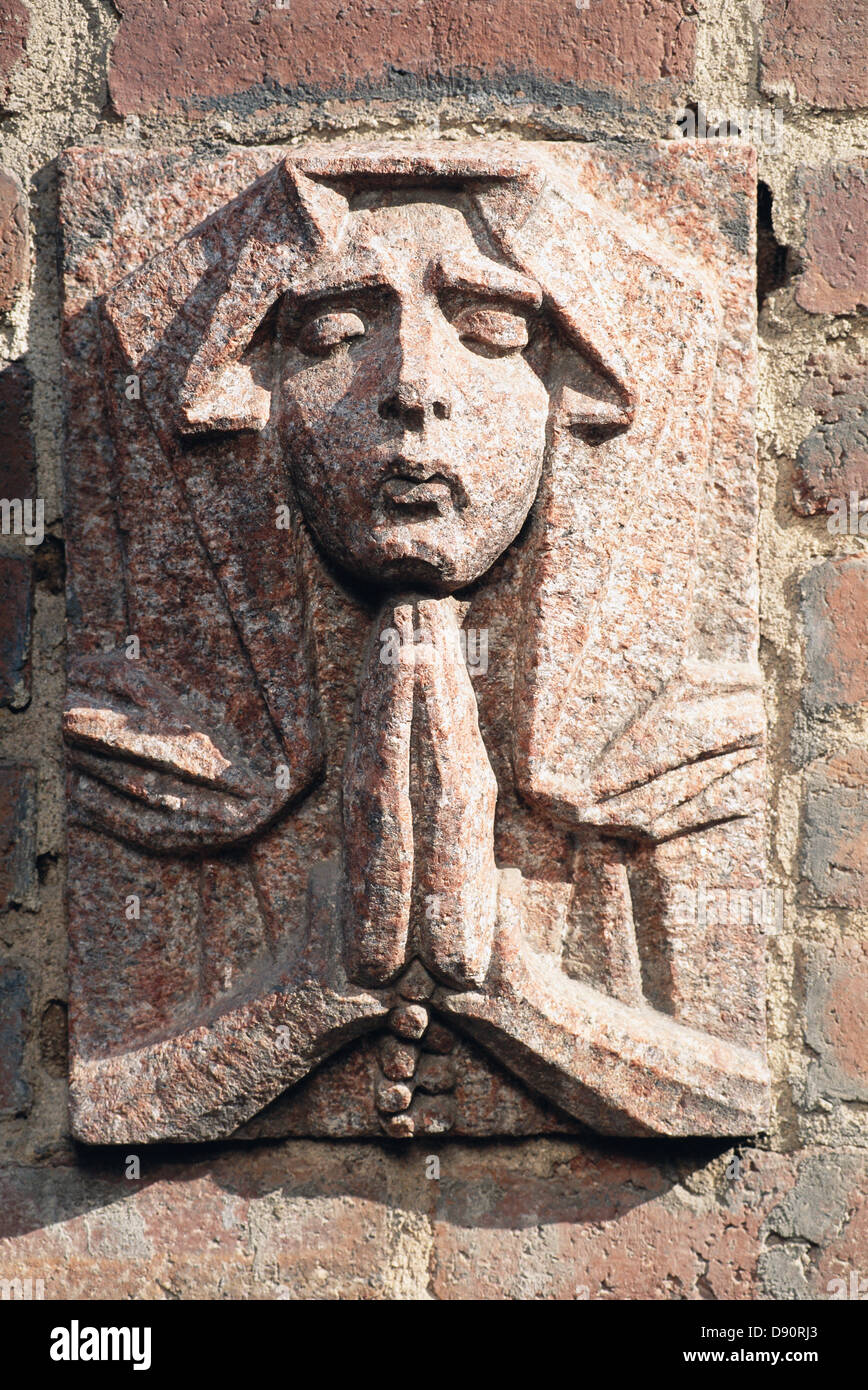 Human figure carving hi-res stock photography and images - Alamy