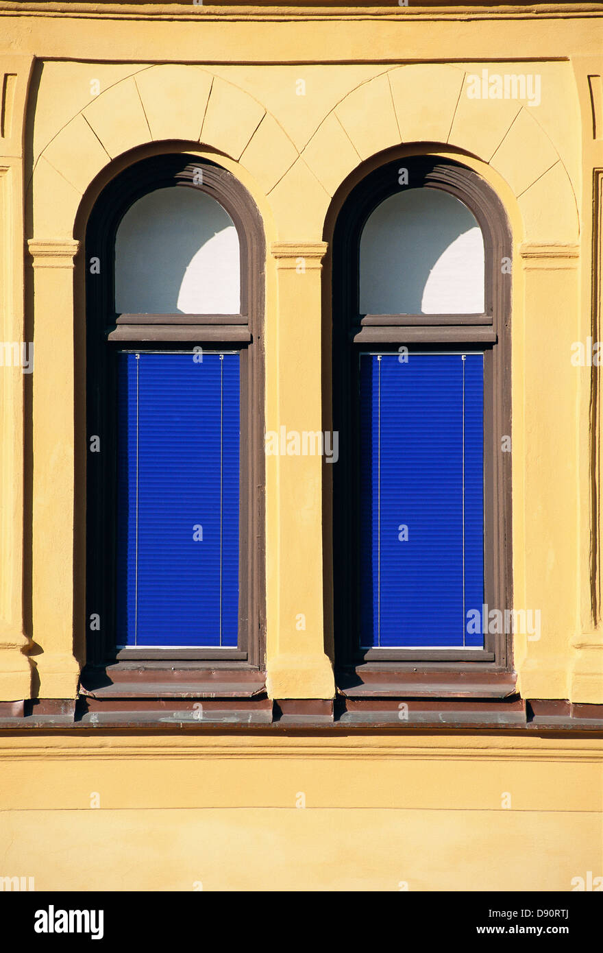 Closed windows with blinds, close-up Stock Photo - Alamy