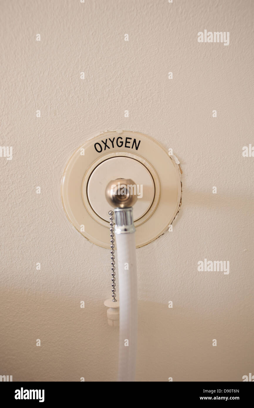 Oxygen pipe in hospital Stock Photo - Alamy
