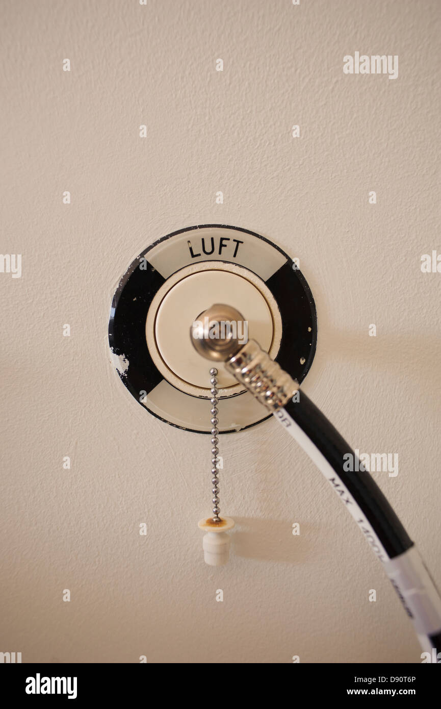 Oxygen pipe in hospital Stock Photo - Alamy