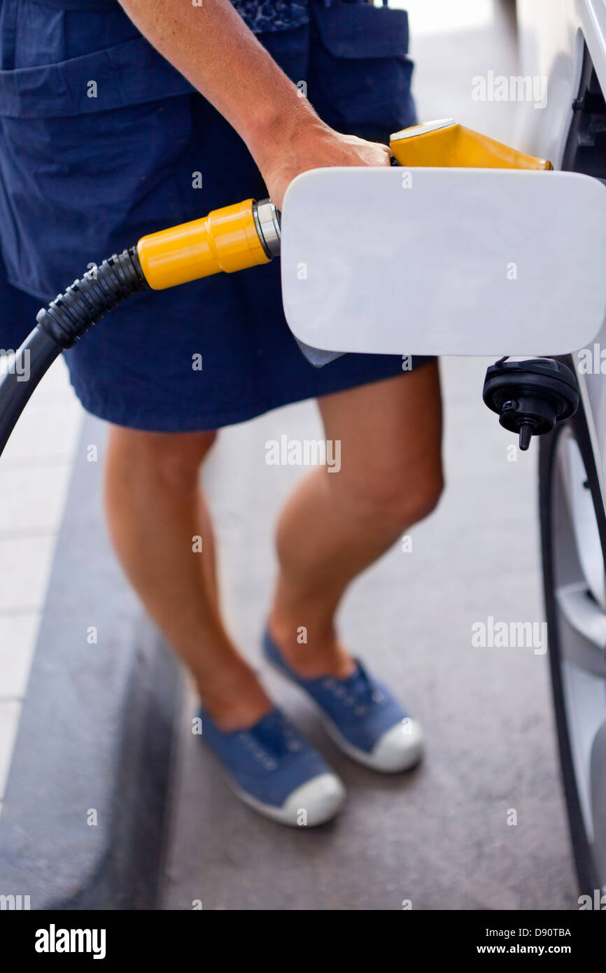 Filling up car gas station hi-res stock photography and images - Alamy