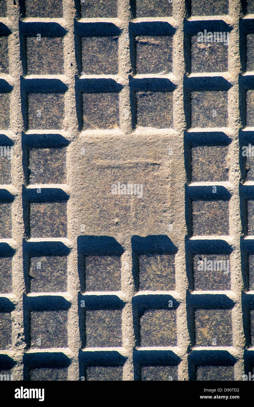 Well close square hi-res stock photography and images - Alamy