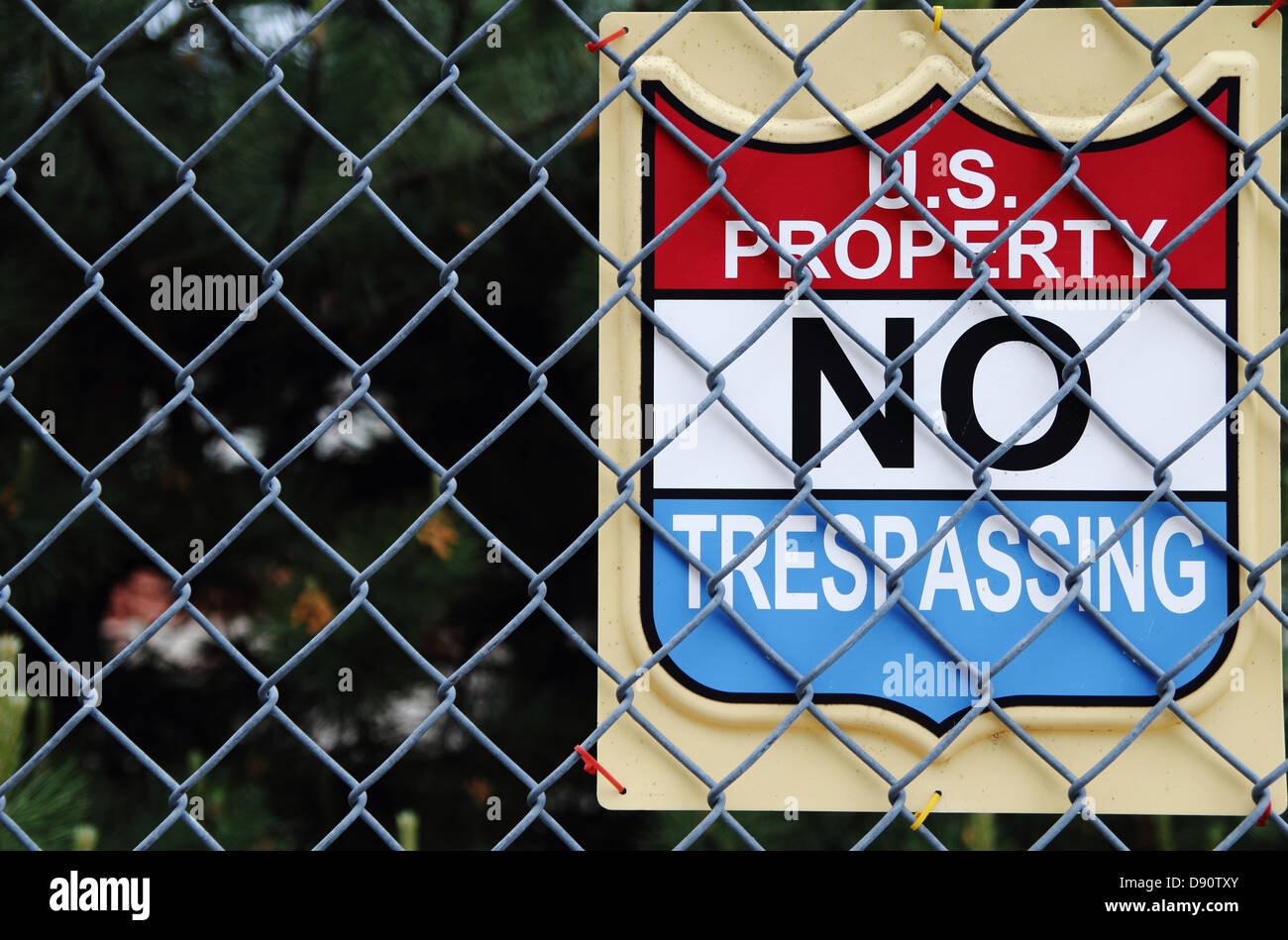 Keep out sign chain hi-res stock photography and images - Alamy