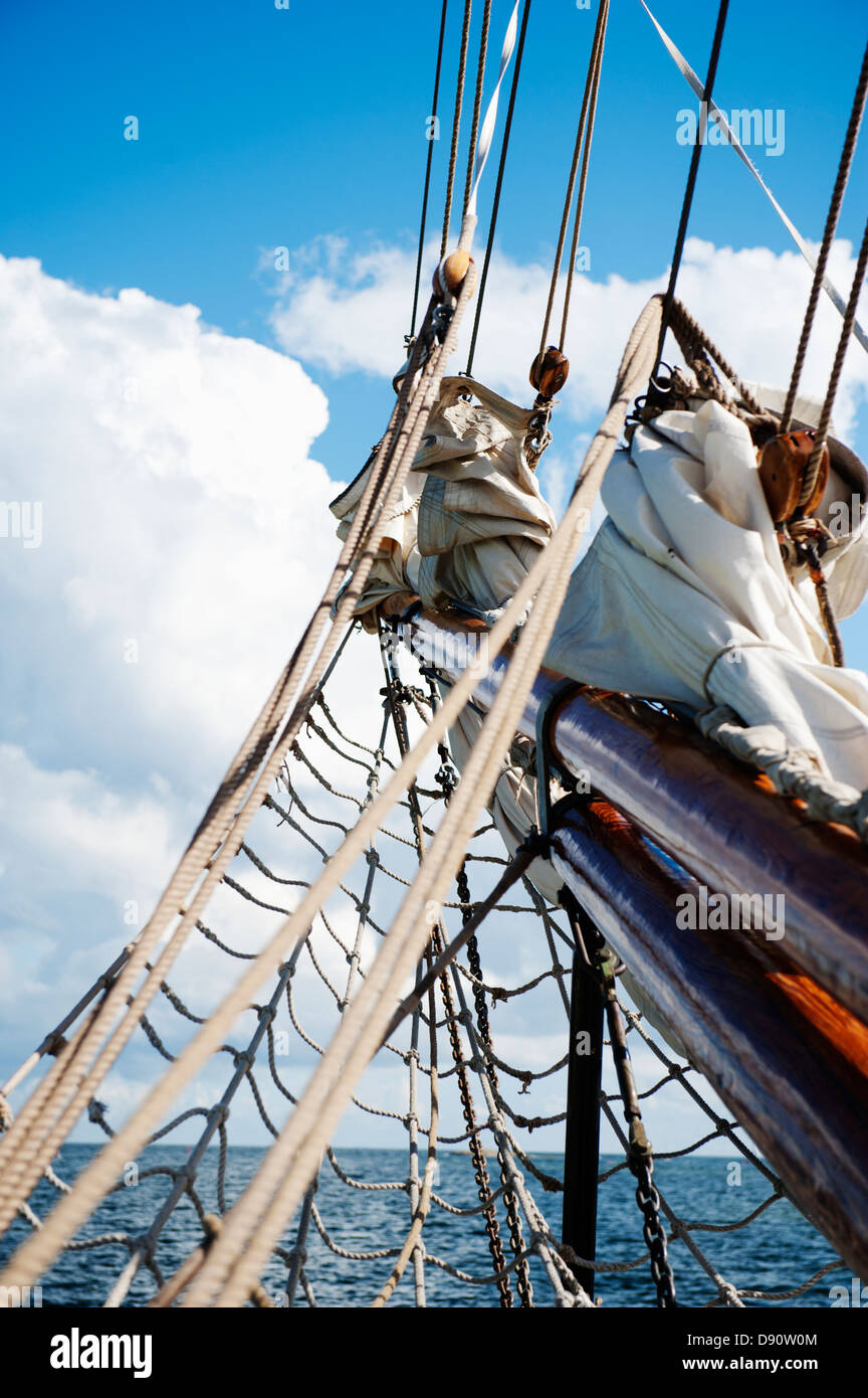 Vertical rigging hi-res stock photography and images - Alamy