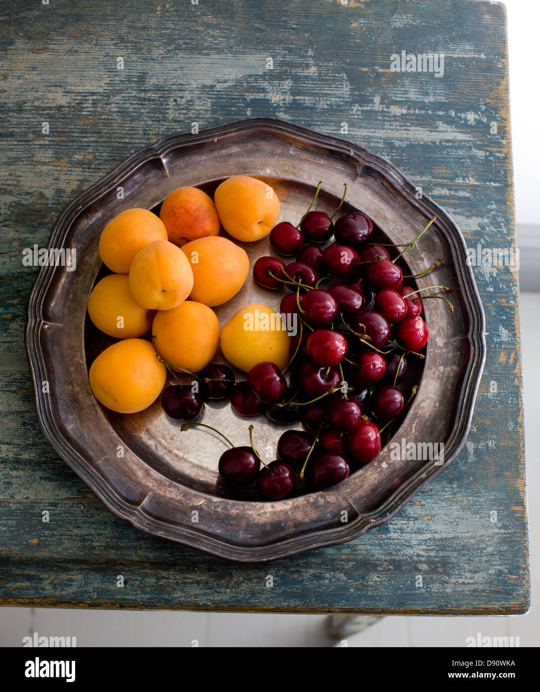Silver tray hi-res stock photography and images - Alamy