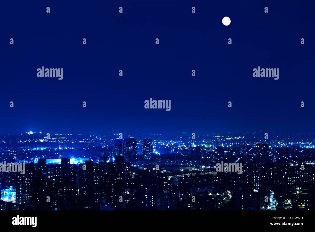 Full moon over Manhattan Stock Photo - Alamy