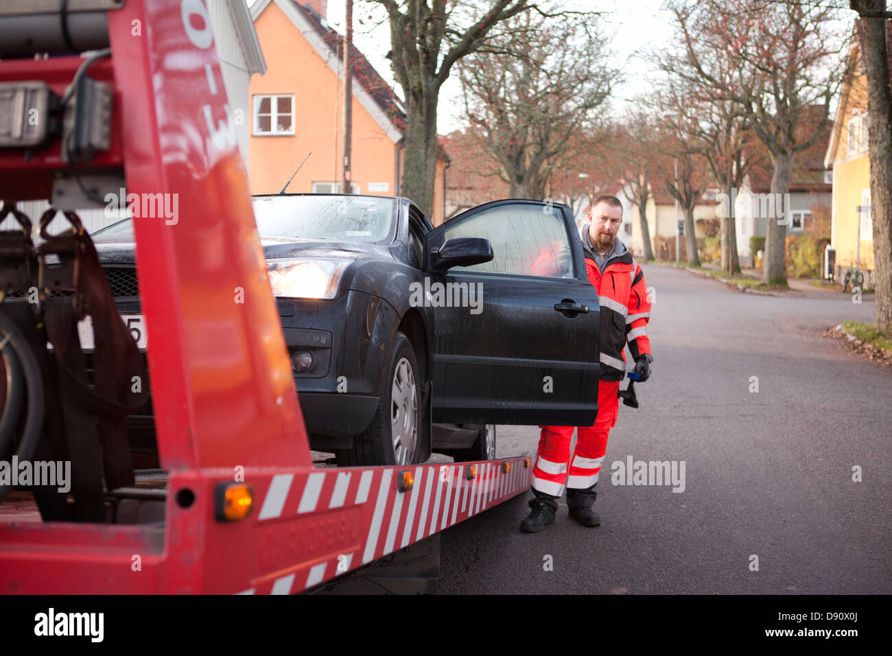 Towed car hi-res stock photography and images - Alamy