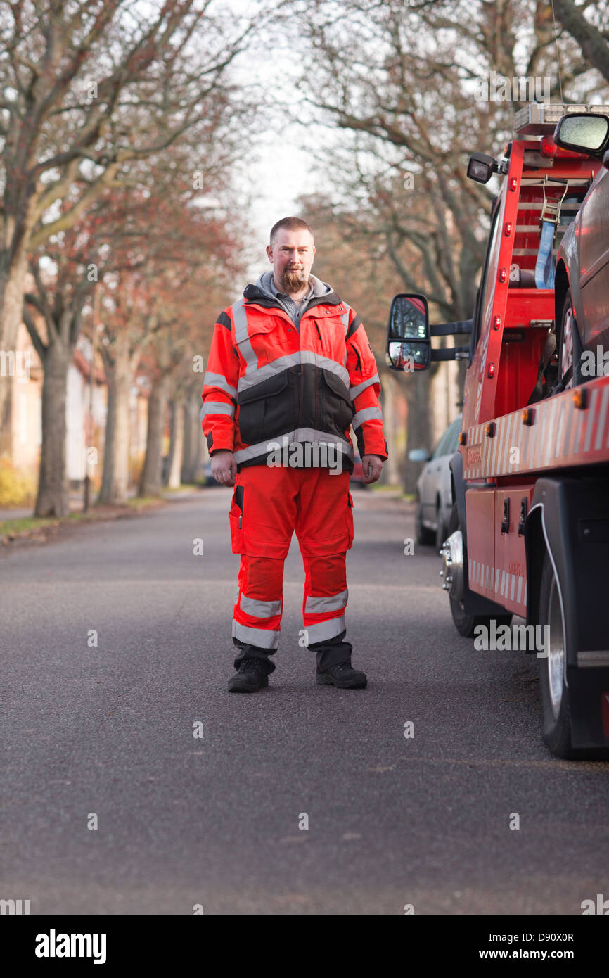Car towed street hi-res stock photography and images - Alamy