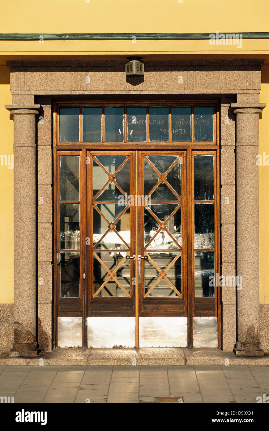 Closed front door of house Stock Photo - Alamy