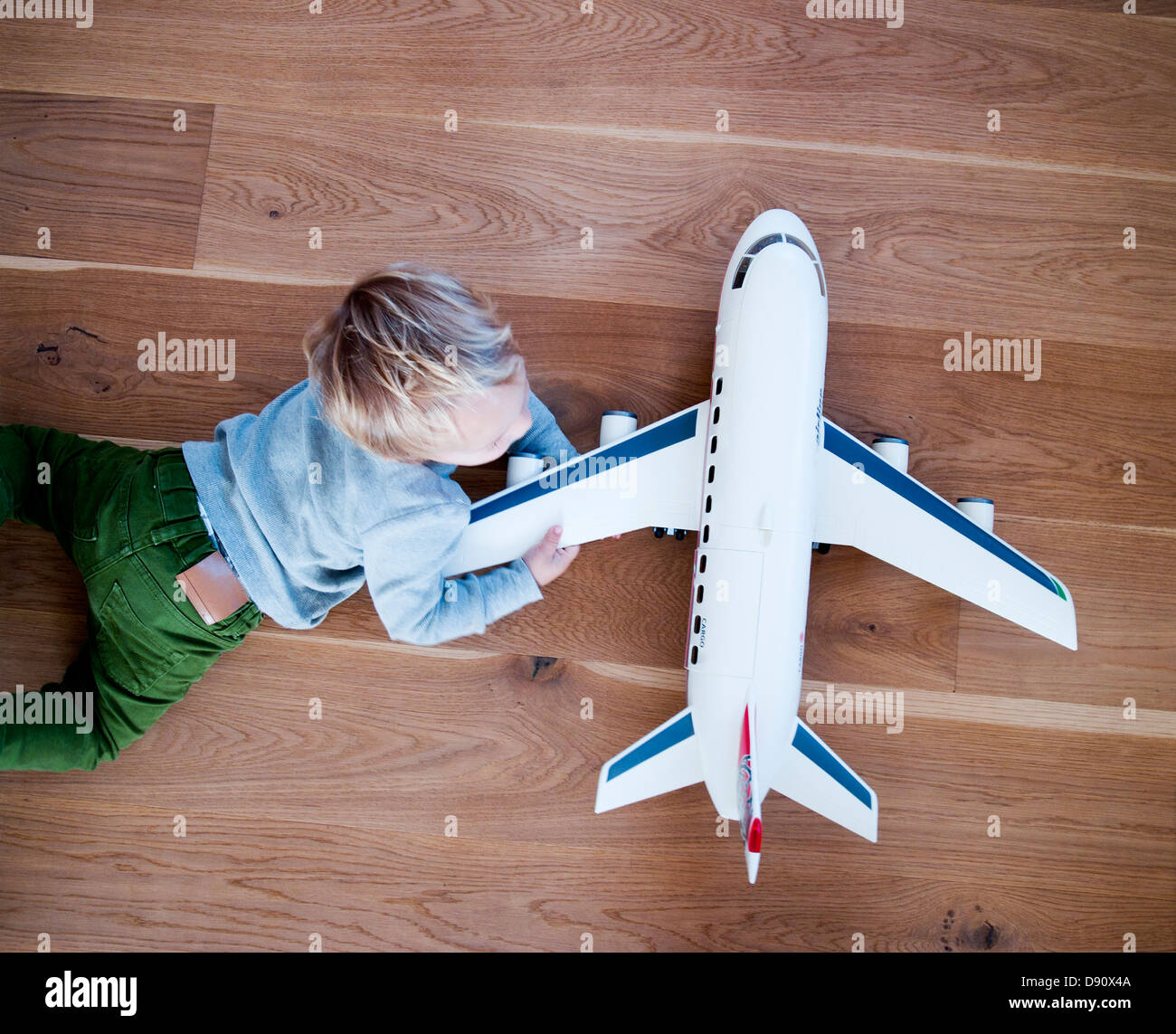 Model airplane hi-res stock photography and images - Alamy