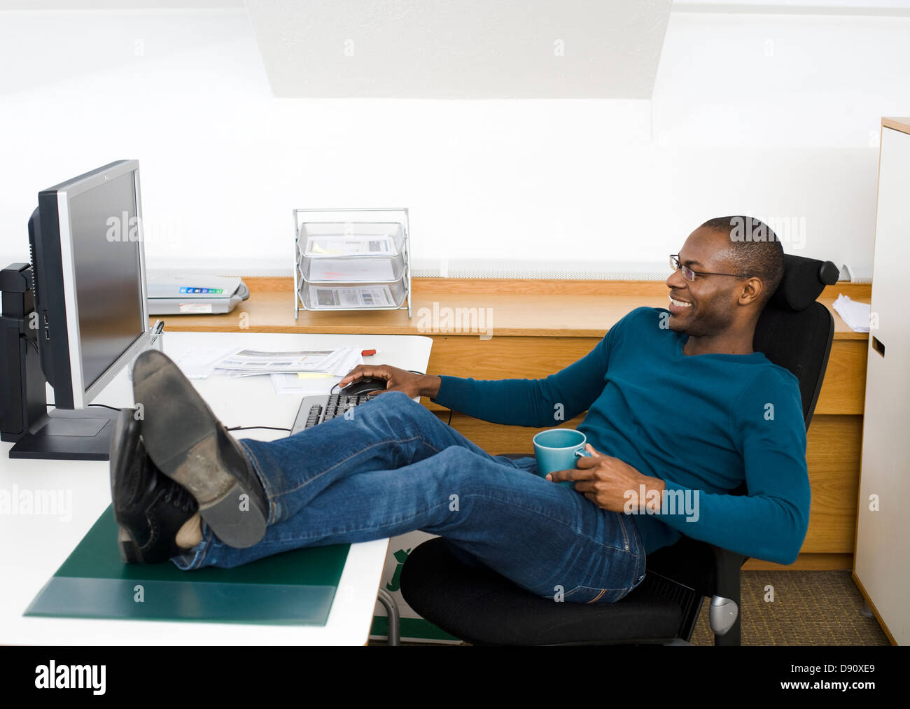 Man office desk hi-res stock photography and images - Alamy