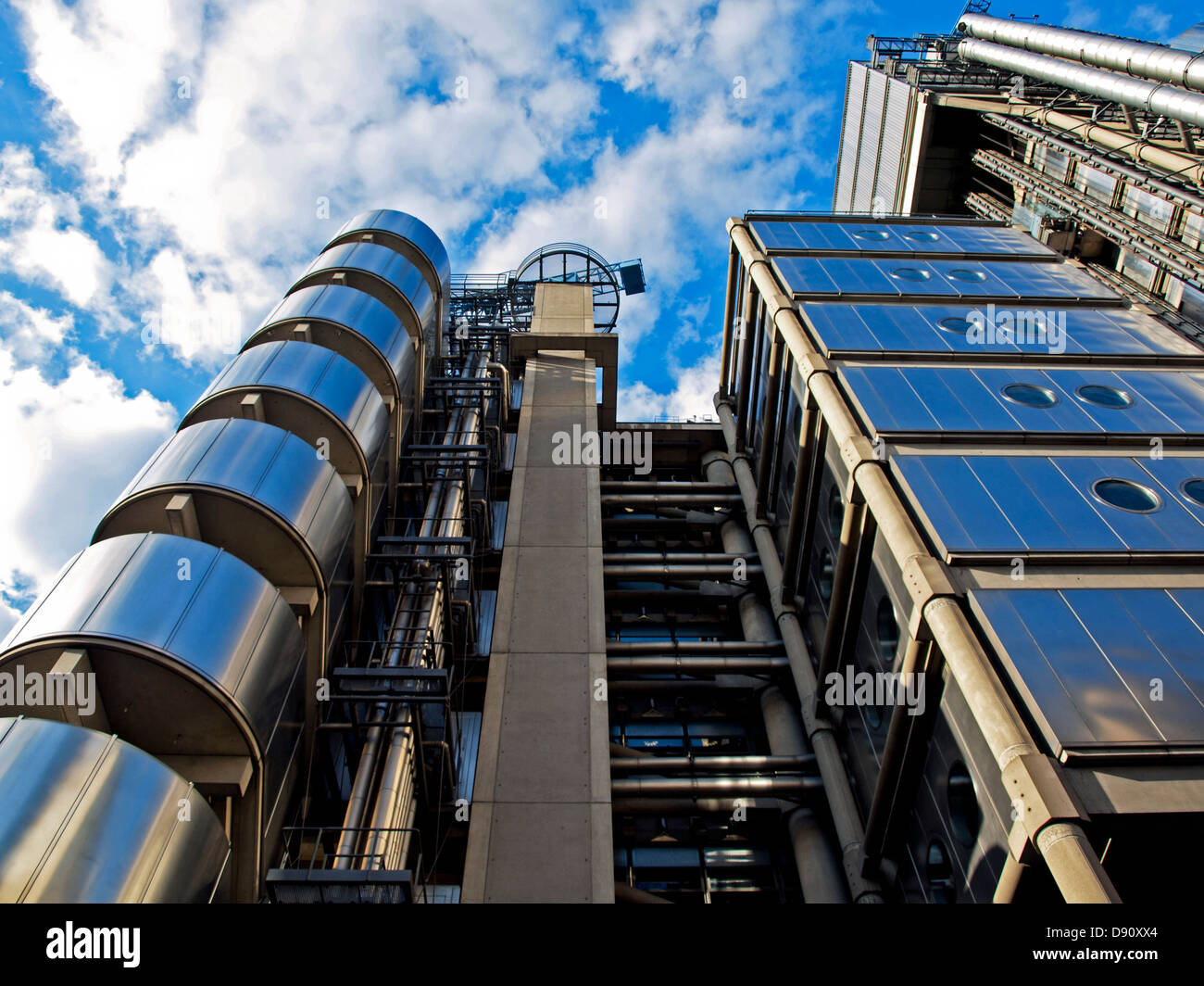 The Lloyd's building, home of the insurance institution Lloyd's of ...