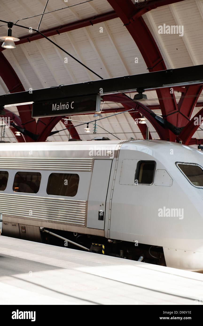 Modern train hi-res stock photography and images - Alamy