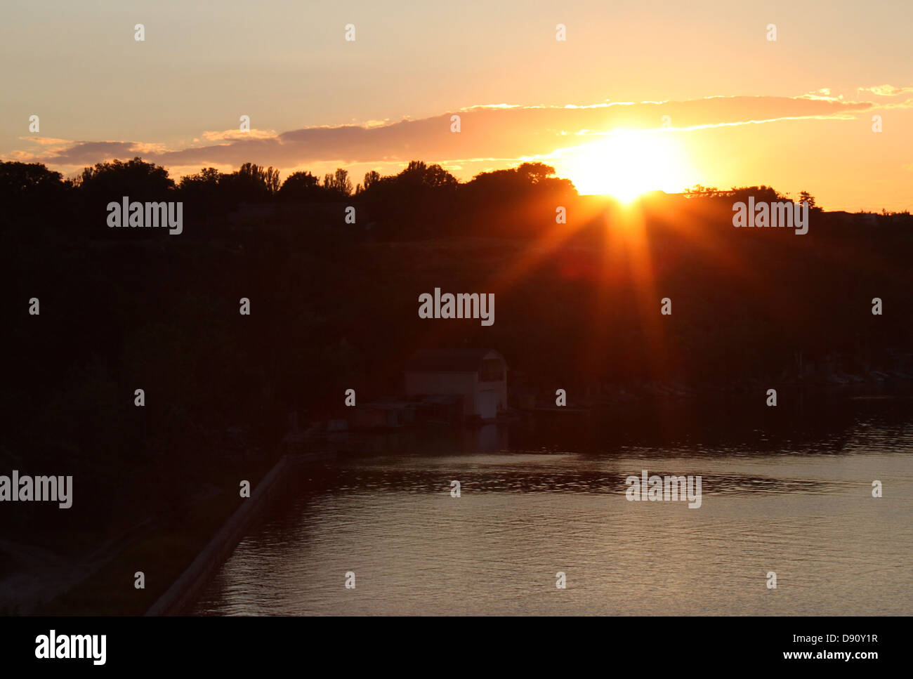 Riverside sunset hi-res stock photography and images - Alamy