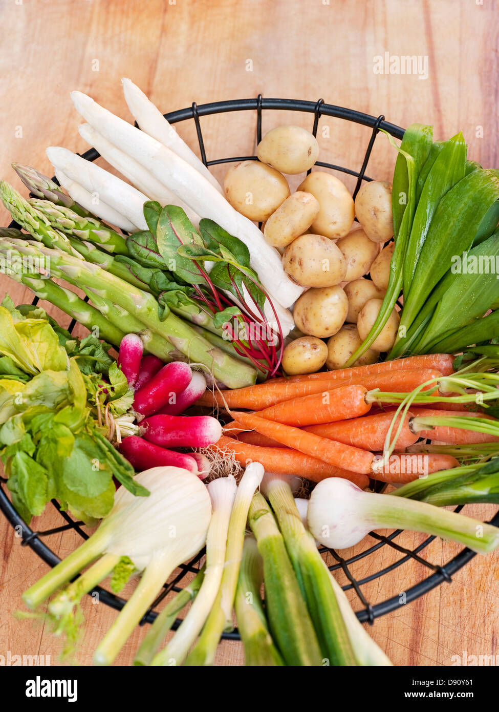 Vegetables basket hi-res stock photography and images - Alamy