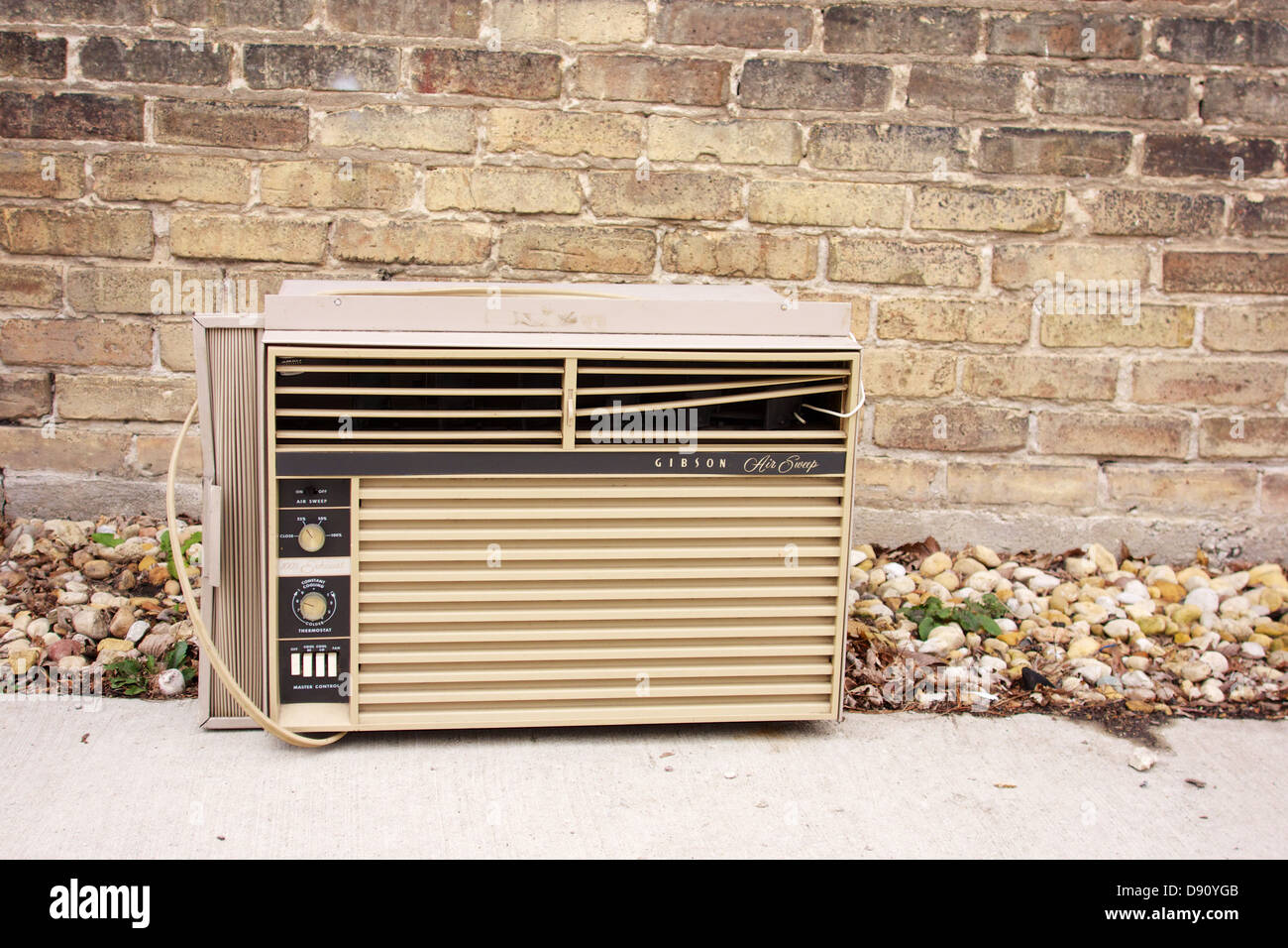 Window air conditioner hi-res stock photography and images - Alamy