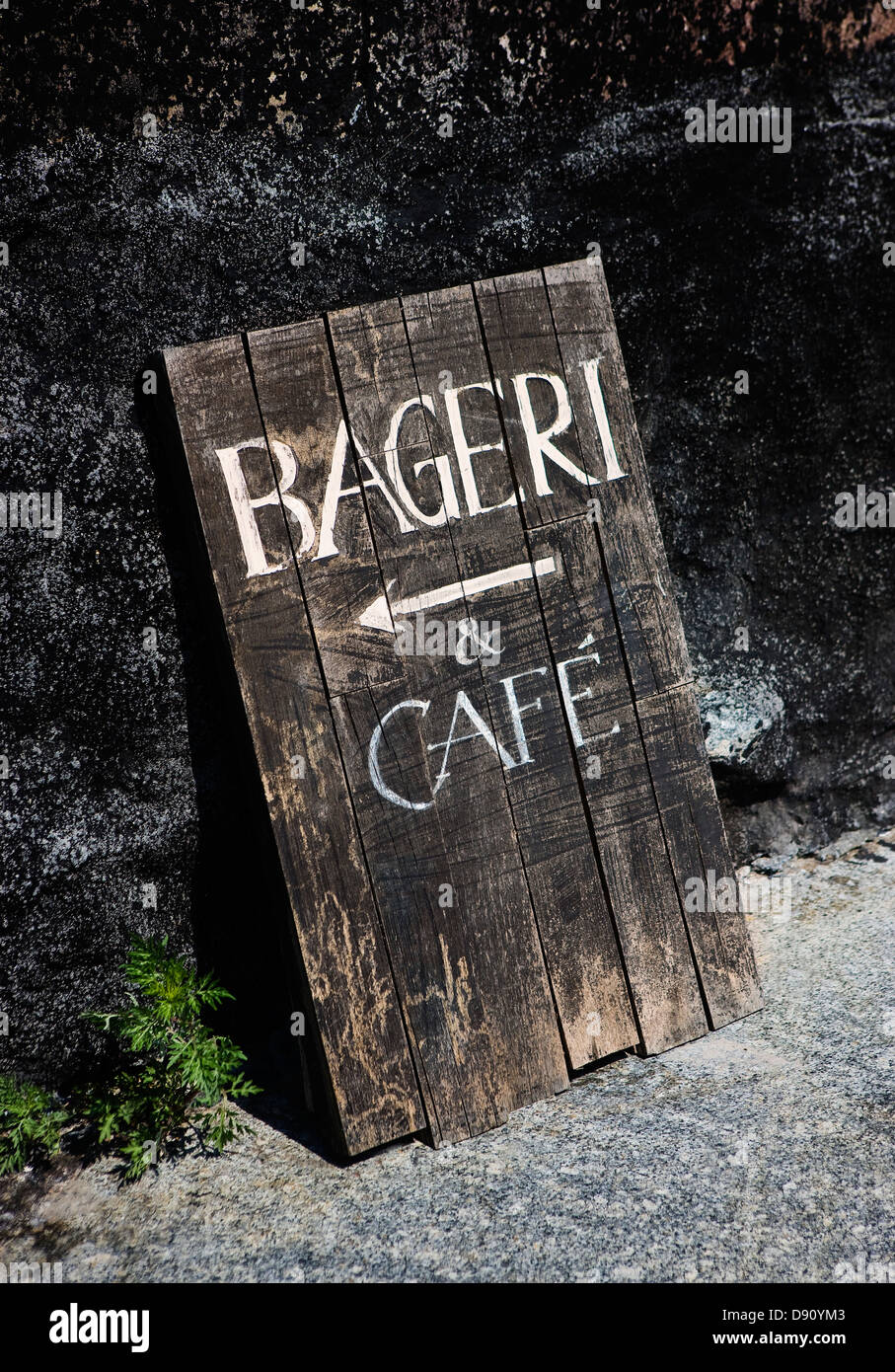 Information sign with text and arrow Stock Photo - Alamy