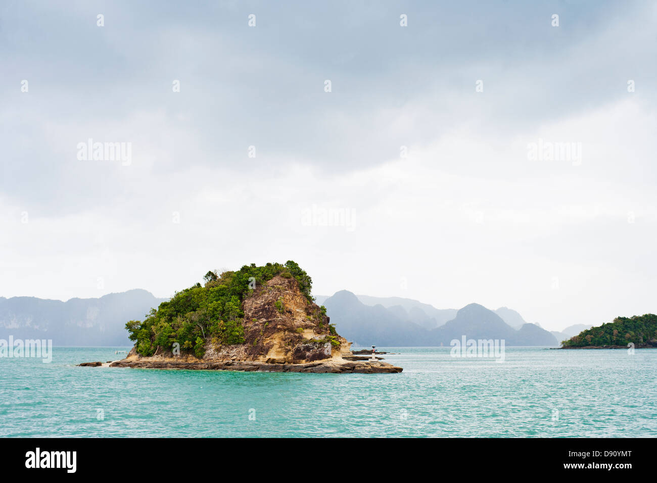 Small tropical island hi-res stock photography and images - Alamy