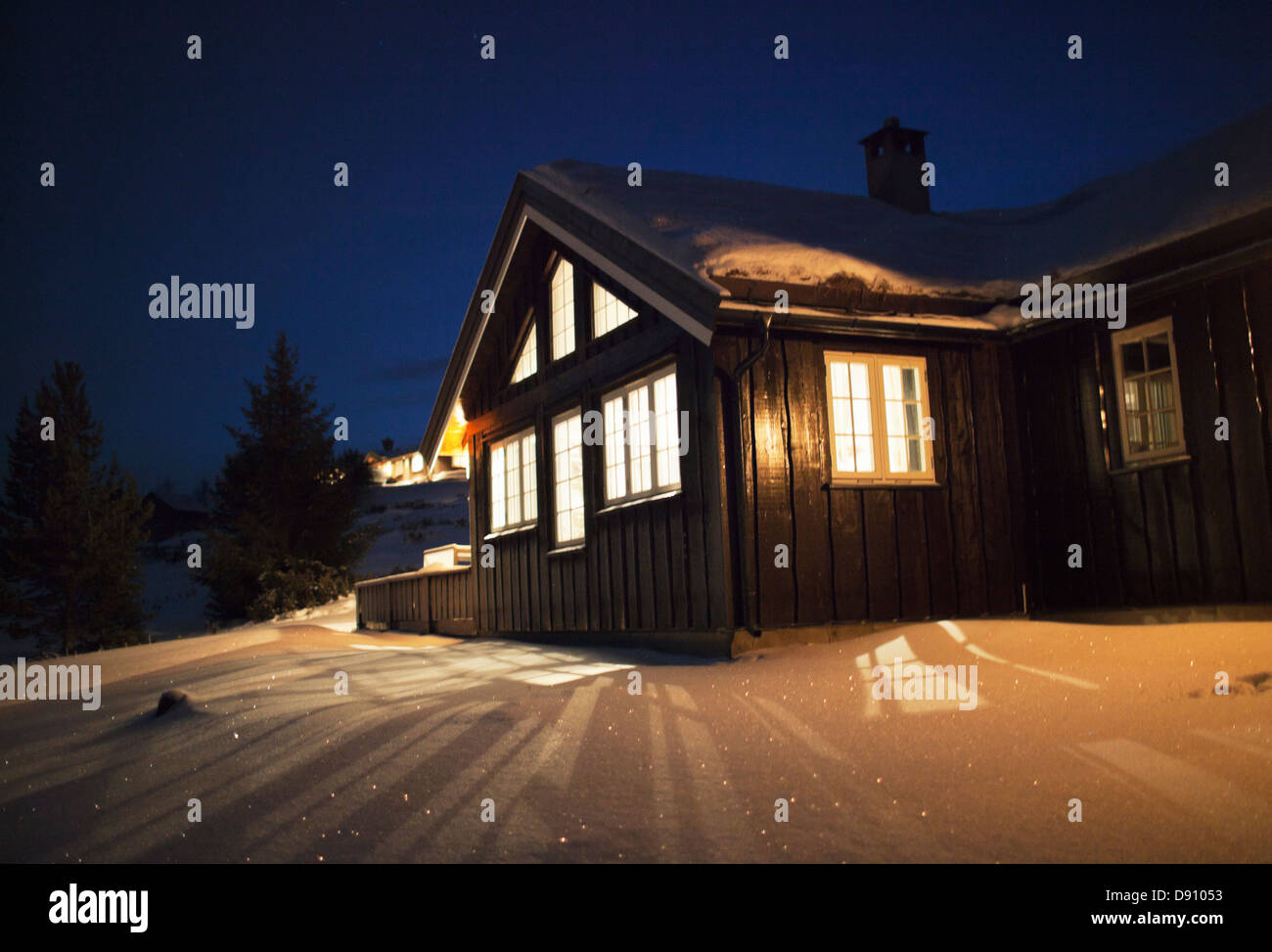 Cabin night snow hi-res stock photography and images - Alamy