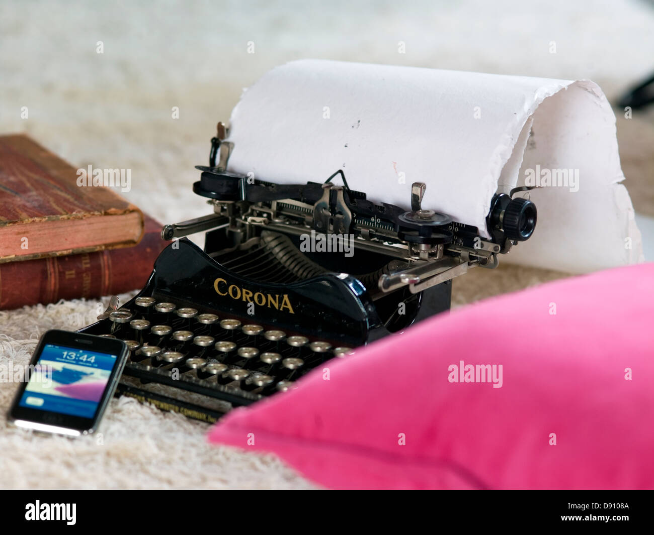 Close up of old fashioned typewriter and smartphone Stock Photo - Alamy