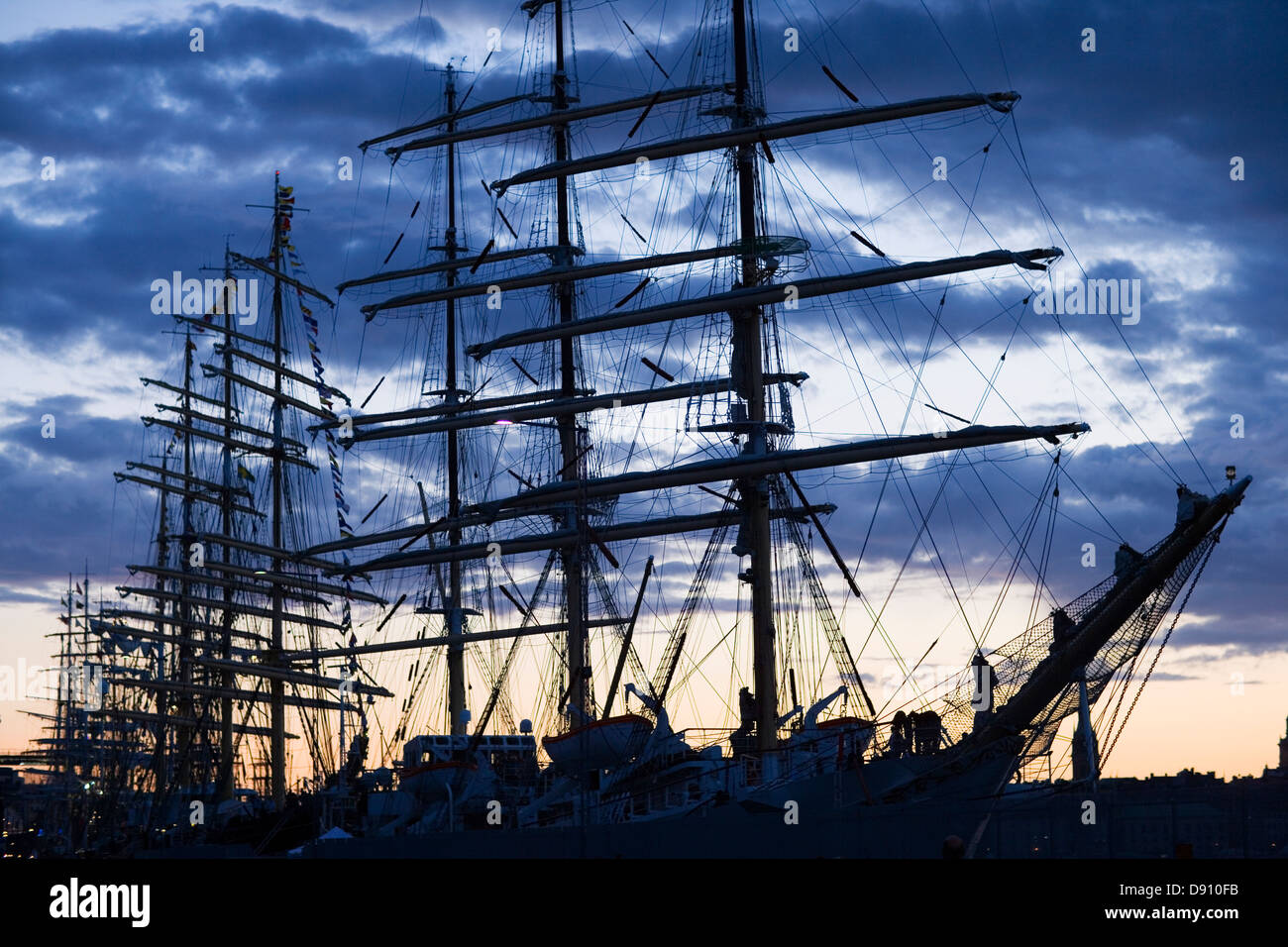 Full rigged ship hi-res stock photography and images - Alamy