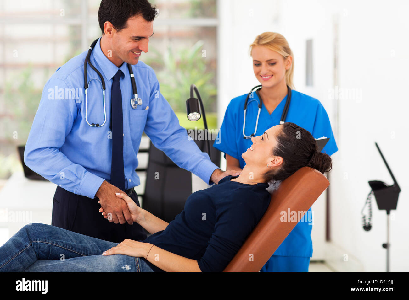 Friendly doctor hi-res stock photography and images - Alamy