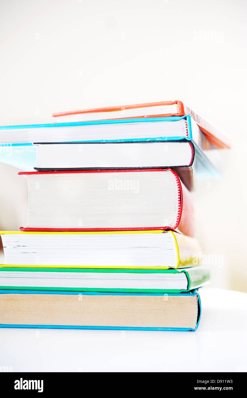 Pile books hi-res stock photography and images - Alamy