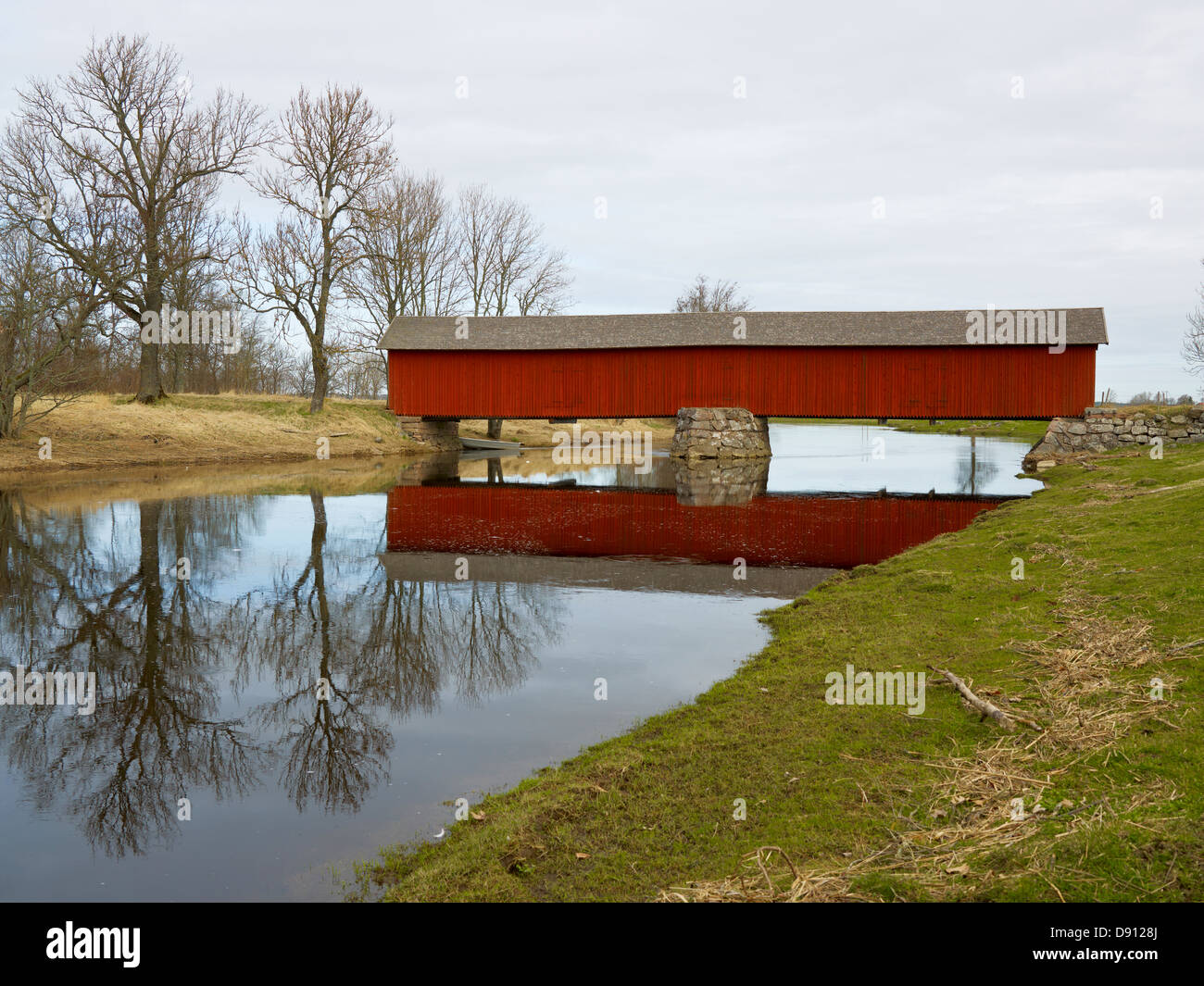 Covered bridge view hi-res stock photography and images - Alamy