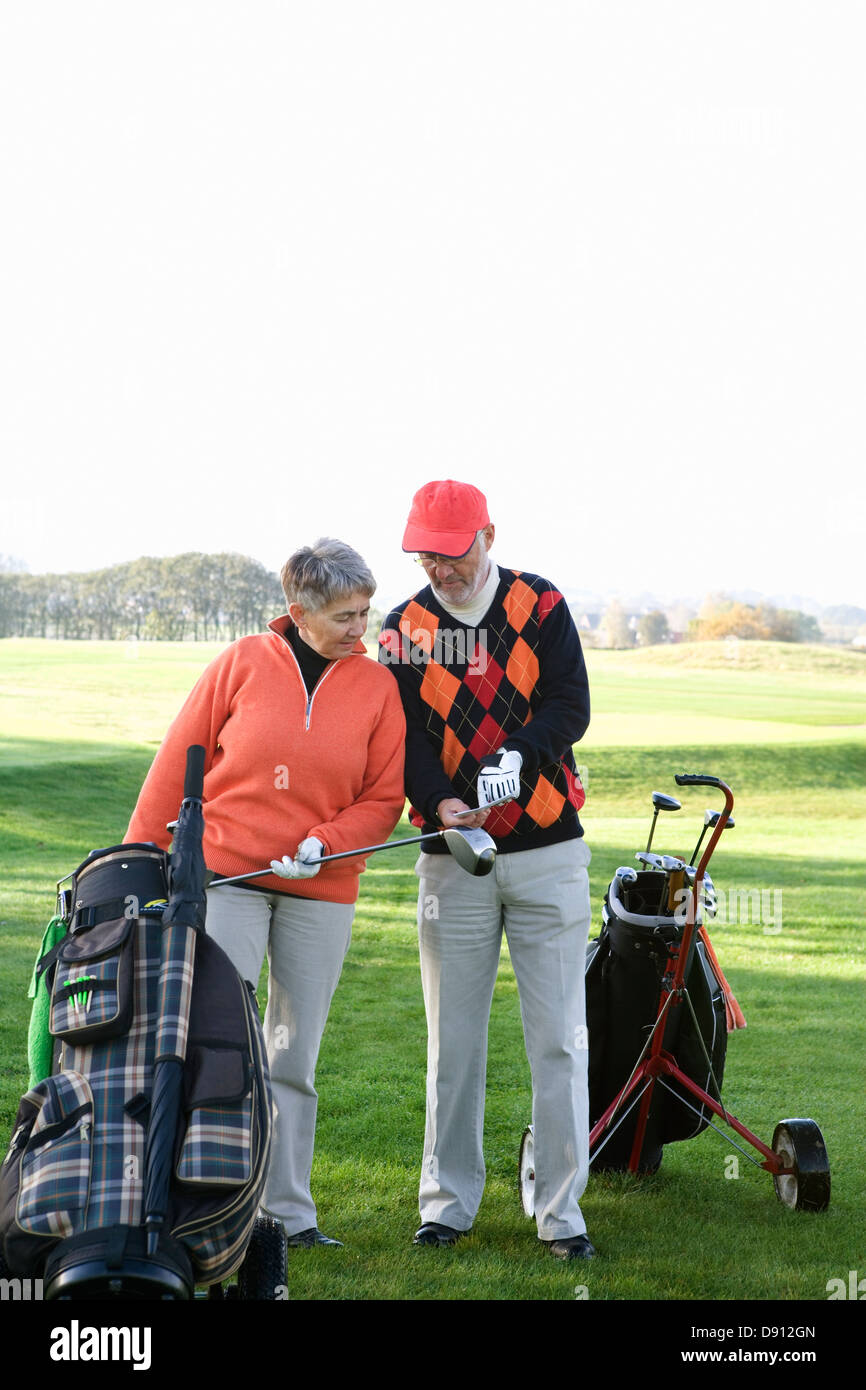 Elderly couple playing golf hi-res stock photography and images - Alamy