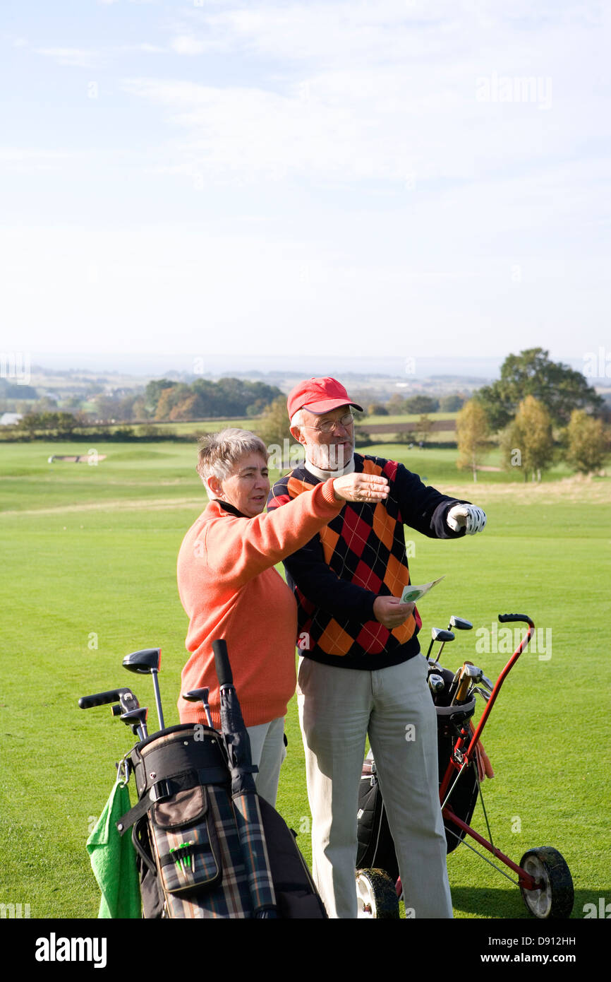 Elderly couple playing golf hi-res stock photography and images - Alamy