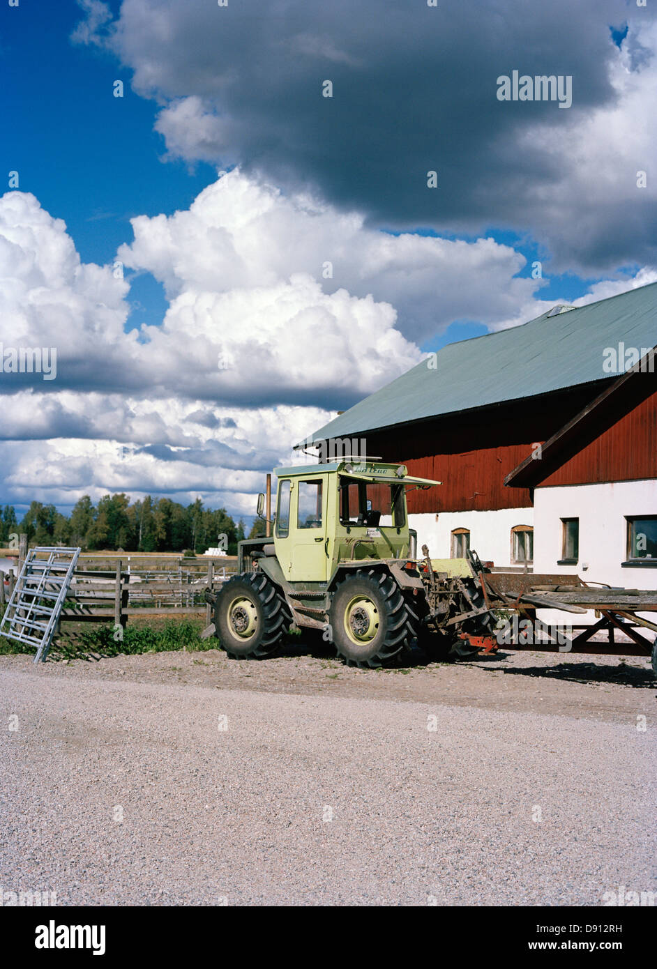 Farmstead outside hi-res stock photography and images - Alamy