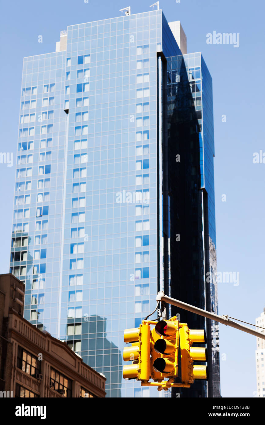 Skyscraper background hi-res stock photography and images - Alamy