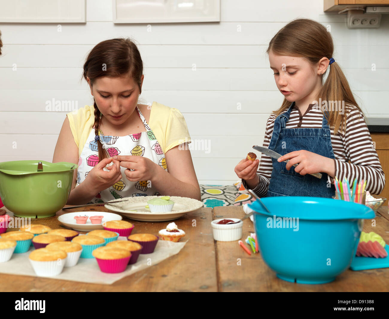 Girls cake hi-res stock photography and images - Alamy