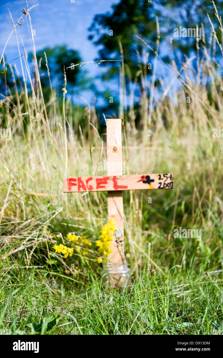 Animal grave hi-res stock photography and images - Alamy